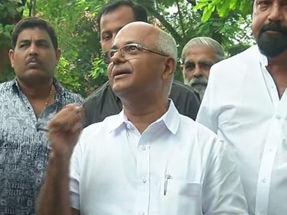 മലബാര്‍ സിമന്‍റ്സ് അഴിമതി: വി.എം.രാധാകൃഷ്ണന്‍റെ വീട്ടില്‍ എന് ...